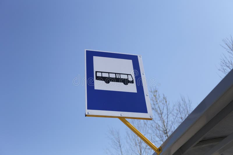 Bushaltestelle-Verkehrszeichen Stockbild - Bild von infrastruktur ...