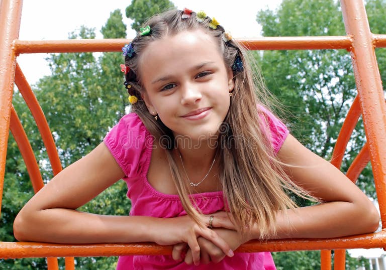 Busig flicka fotografering för bildbyråer. Bild av attraktiv - 81935873