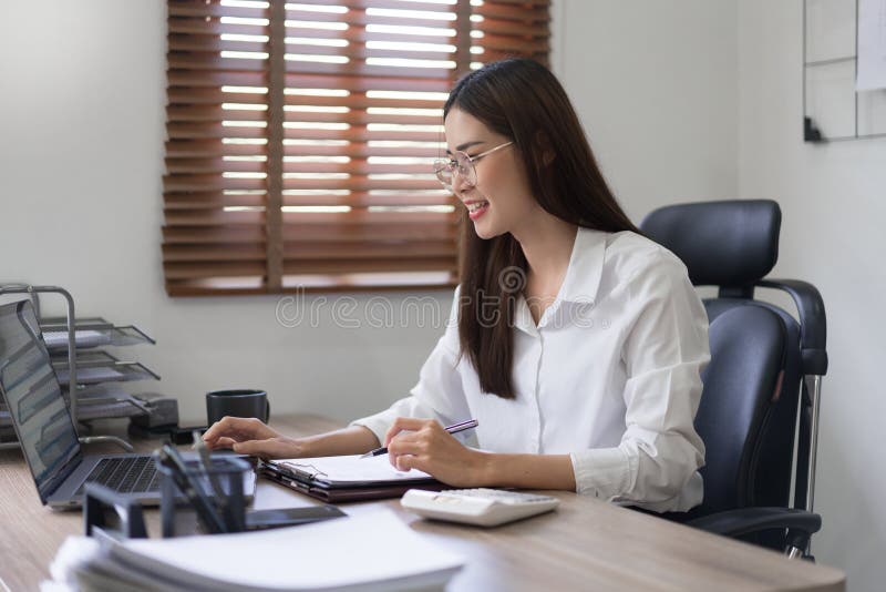 Business Concept, Businesswoman is Reading Business Data on Laptop and ...