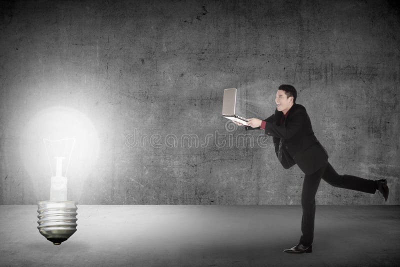 Business Man Run with Laptop Chasing Light Bulb Stock Illustration ...