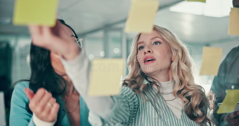 Sticky Note, Notebook and Teamwork of Business People in Office ...