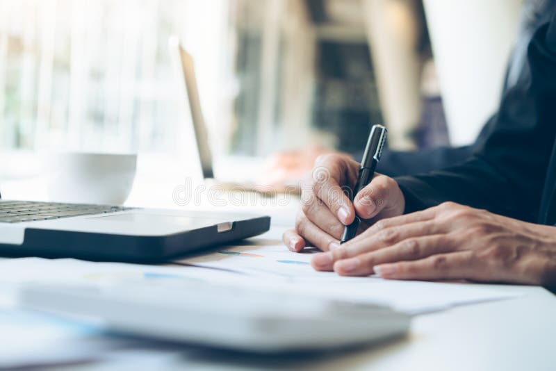 Business People Analyse High Performance Marketing Data. Stock Image ...