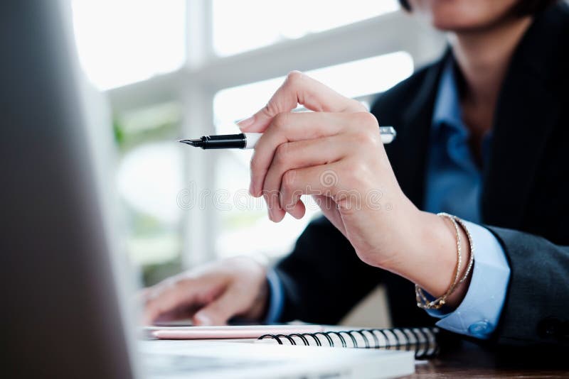 Business People Analyse High Performance Solution. Stock Photo - Image ...