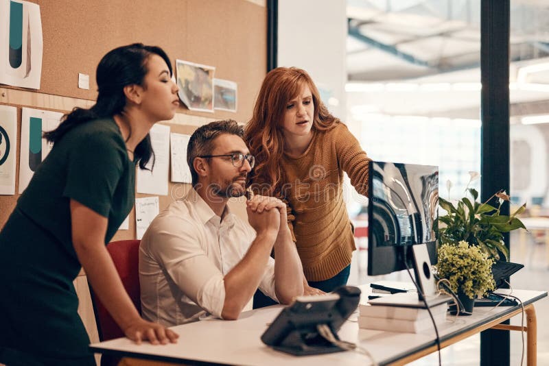 Business People, Computer and Help with Teamwork, Internet and Ideas ...