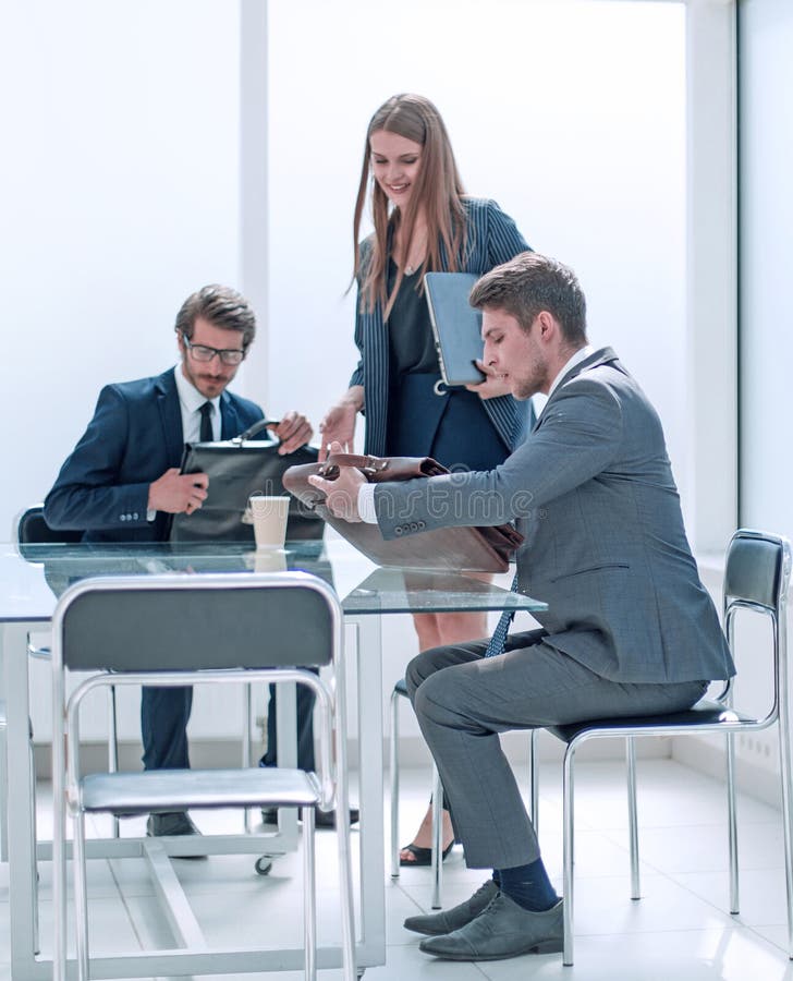 Business People are Preparing To Start a Business Meeting Stock Photo ...