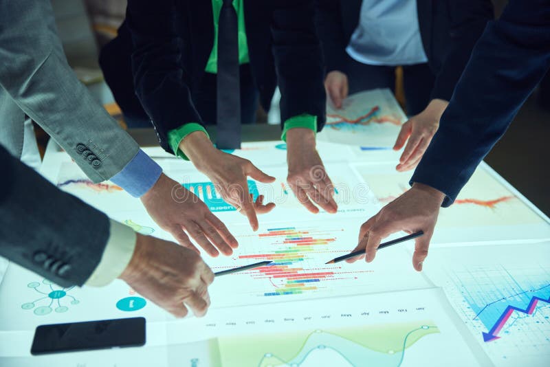 Business People, Project Leaders Pointing at Colorful Business Charts ...