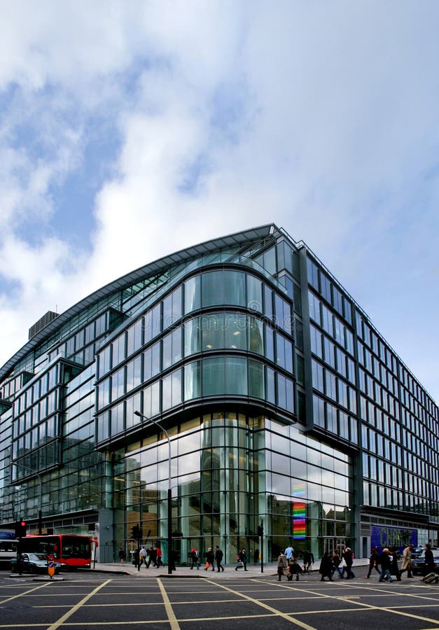 Santander Bank editorial photo. Image of england, entrance - 31731851