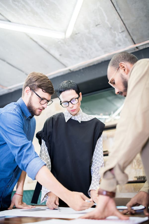 Business team at work stock image. Image of discussion - 126362515