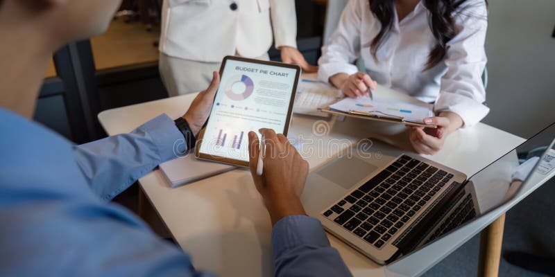 Business Team Talking Planning Analyze Investment and Marketing on ...