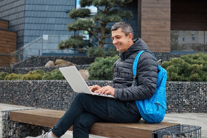 407,887 Using Internet Business Computer Stock Photos - Free & Royalty ...