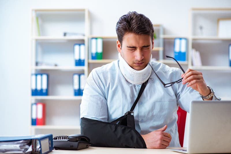 The Businessman with Broken Arm Working in Office Stock Photo - Image ...