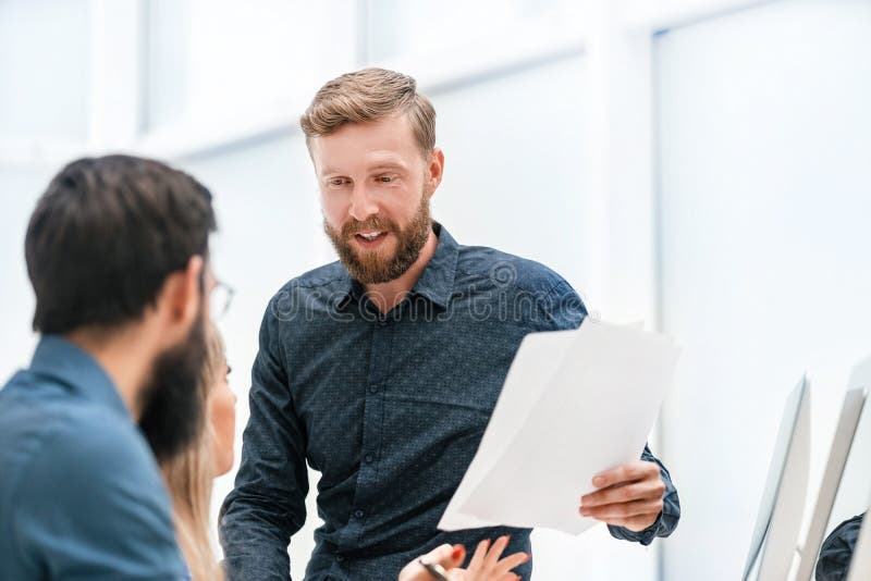 Businessman Documents Explaining Something His Colleagues Stock Photos ...
