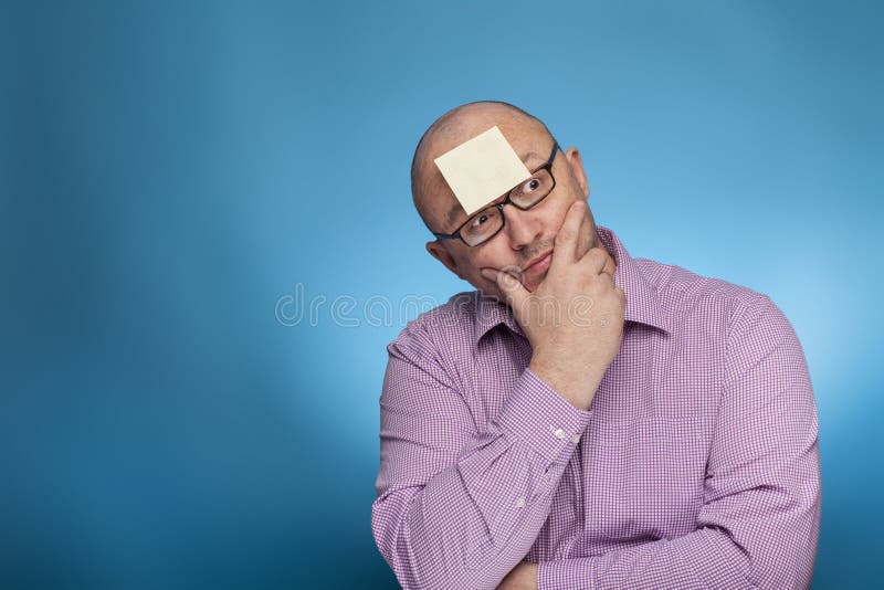 Post-it in man forehead stock photo. Image of remind - 26377354
