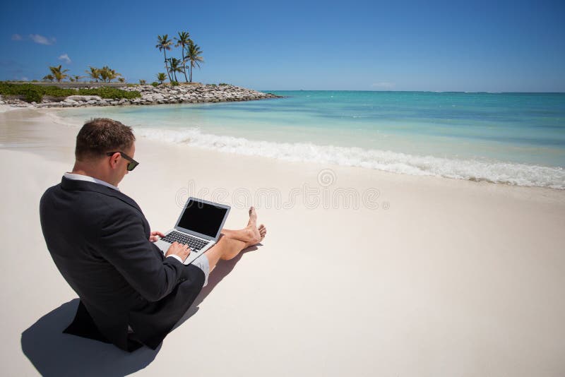 1+ Young business using computer beach Free Stock Photos - StockFreeImages