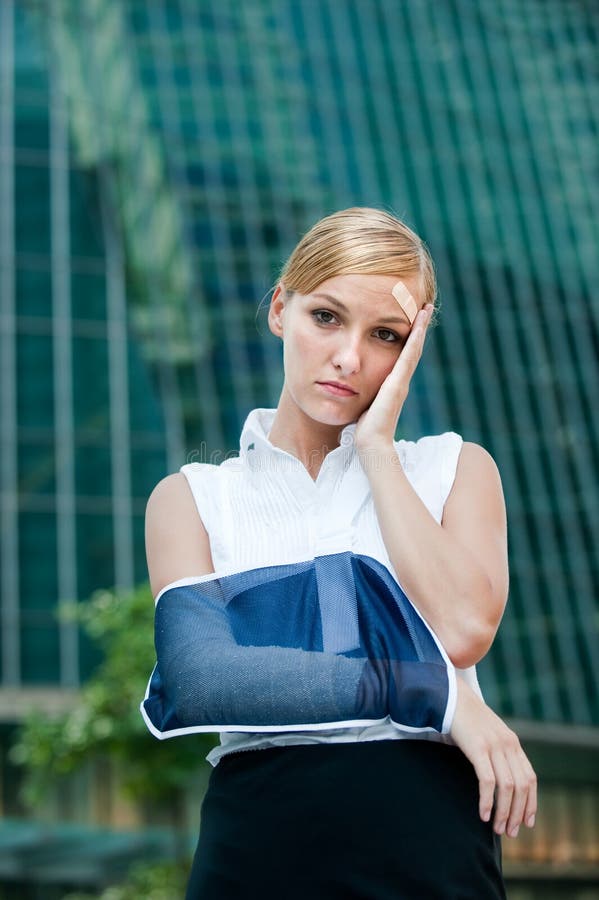 Businesswoman with Injured Arm Stock Photo - Image of recovery, plaster ...