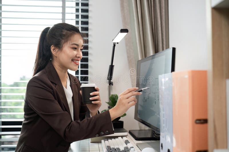 Businesswoman Planning a Project and Presenting it on a Computer Screen ...