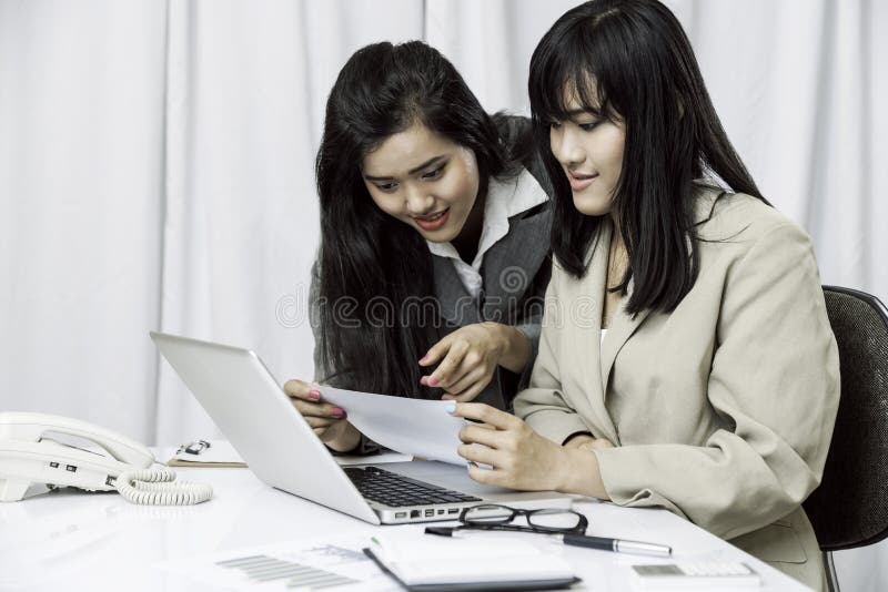 Businesswomen Discussing on Computer Stock Image - Image of beige, deal ...