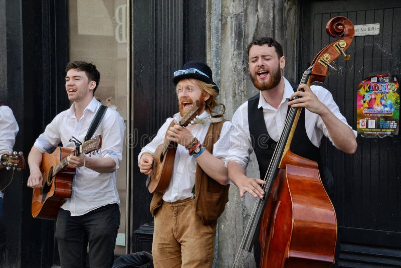 Buskers in Galway editorial photography. Image of street - 85084687