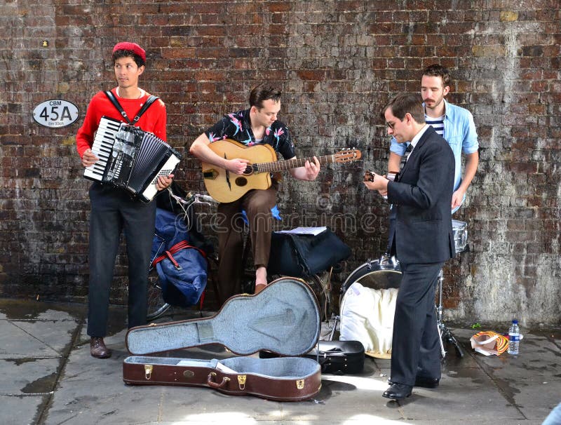 Buskers van Londen redactionele stock foto. Image of muziek - 25706933