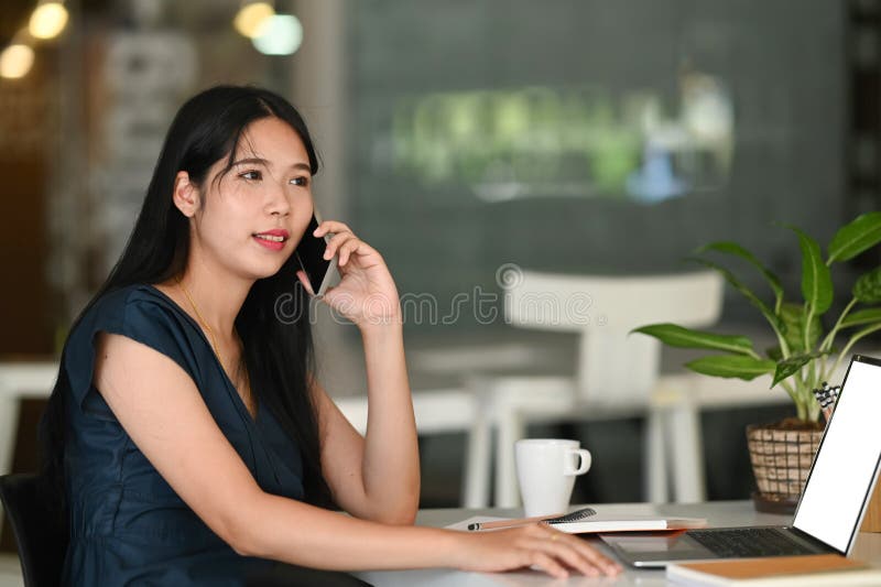 Bussinesswoman Talking Customer with Smartphone about Her Project ...