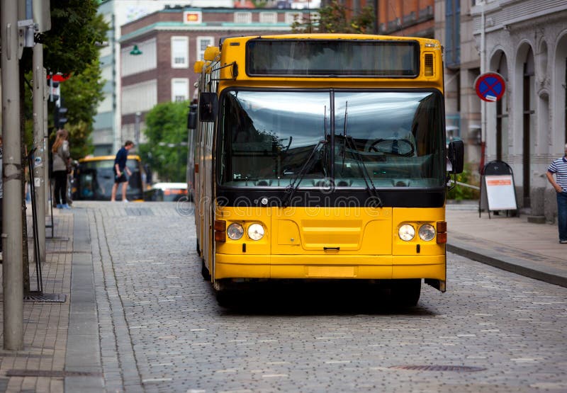 23,627 En Gul Buss Stock Photos - Free & Royalty-Free Stock Foton från ...