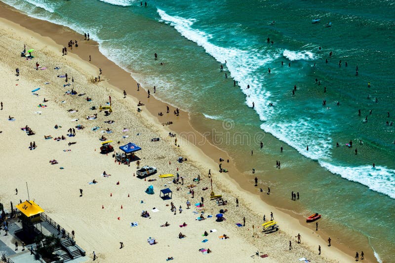 A Busy Aussie Beach editorial photo. Image of people - 178253996