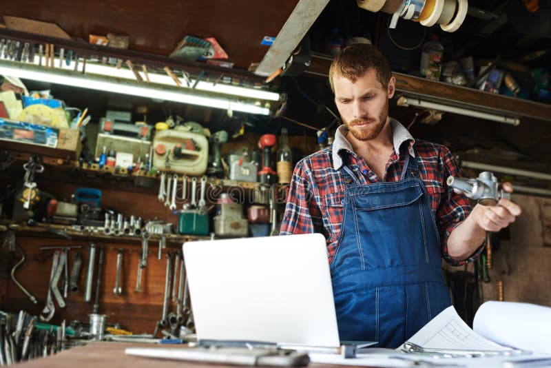 Busy mechanic stock photo. Image of maintenance, technician - 77251930