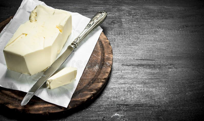 Butter Mit Einem Messer Auf Dem Brett Stockfoto - Bild von frech, block ...