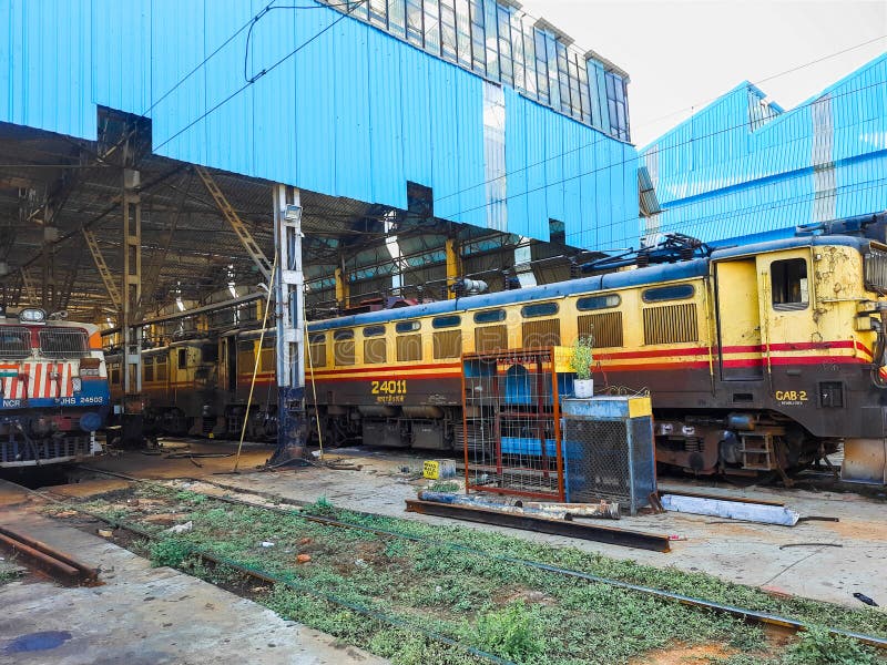 Multiple Indian Railways Conventional WAG-7 and WAG-5 Locomotives at ...