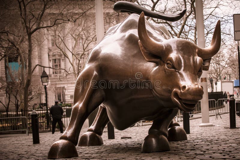 Byk statua zdjęcie stock editorial. Obraz złożonej z jaron - 47293133