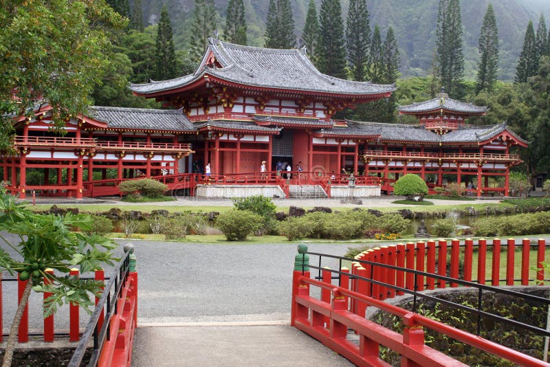 Byodo-in Temple in Hawaii stock photo. Image of clouds - 140081080