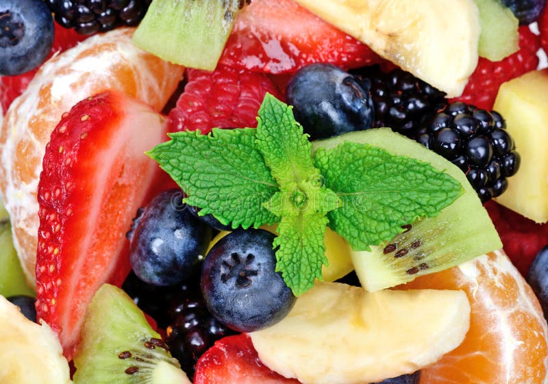 Fruktsallad Med Jordgubbar, Apelsiner, Bananer Fotografering för ... Fruktsallad Med Jordgubbar, Apelsiner, Bananer Fotografering för ...