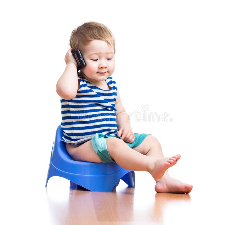 Gosse Mignon S'asseyant Sur La Toilette Image stock - Image du fille ... Gosse Mignon S'asseyant Sur La Toilette Image stock - Image du fille ...