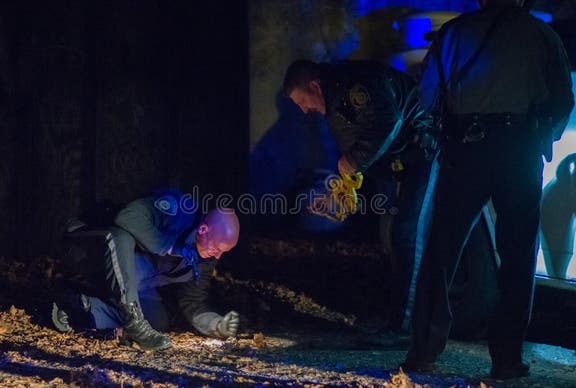 Búsqueda Para La Cubierta De Shell Fotografía editorial - Imagen de ataque, violencia: 27931127