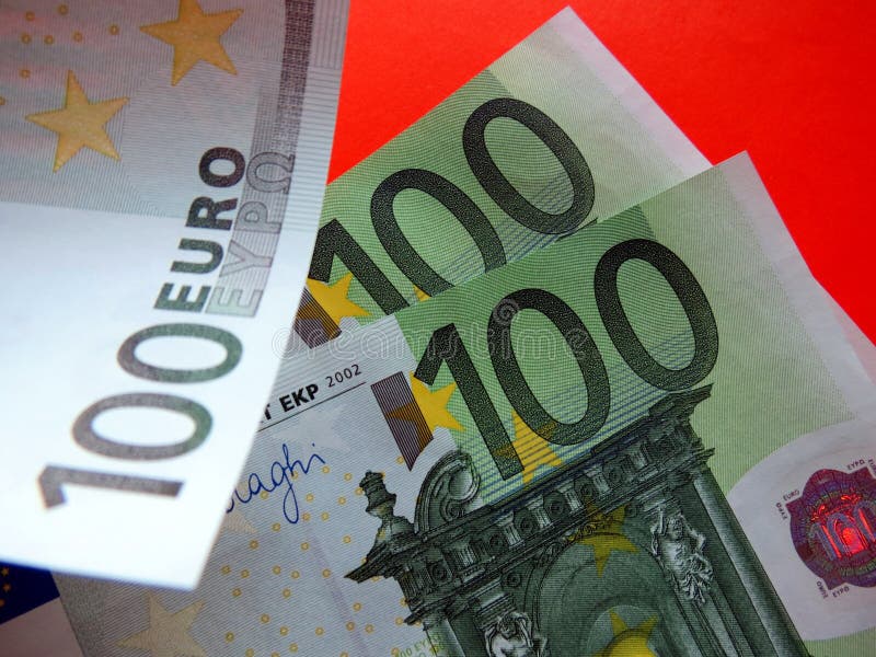 Cédulas Do Euro Em ângulos Diferentes Foto de Stock - Imagem de europa ...
