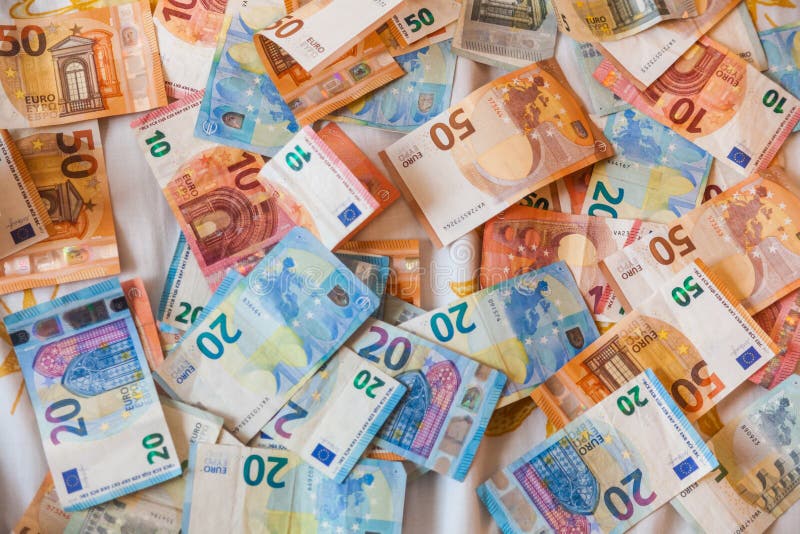 Cédulas Dos Euro Do Dinheiro Imagem de Stock - Imagem de ganhar, taxa ...