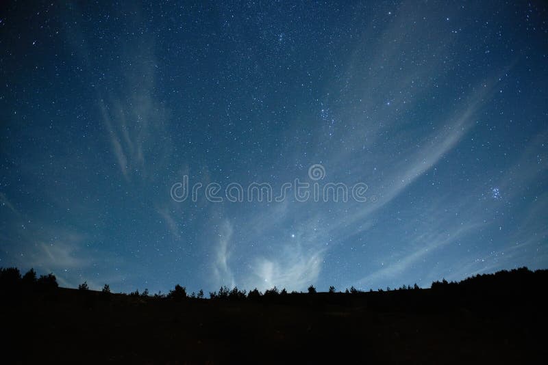 Céu Noturno Escuro Azul Com Estrelas. Imagem de Stock - Imagem de céu ...