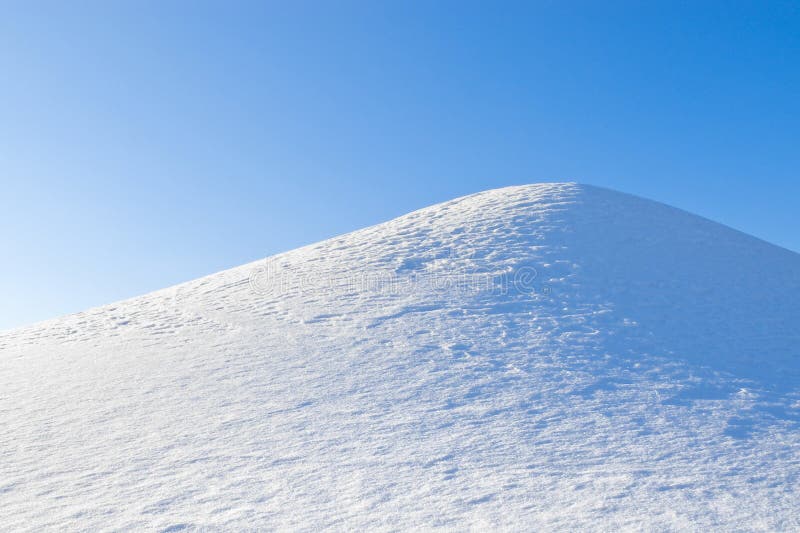 Colline De Neige Dans La Ville De Hallstatt Image stock - Image du ...