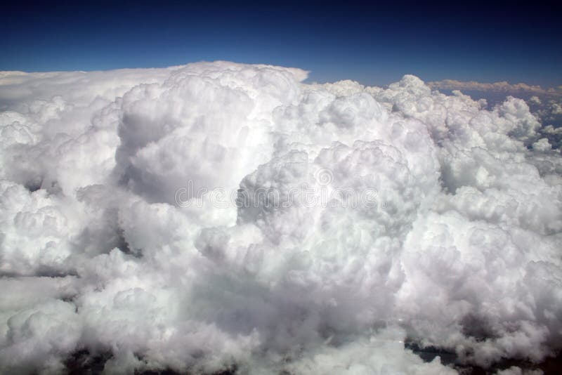 Cúmulo imagen de archivo. Imagen de turbulencia, plano - 1044967