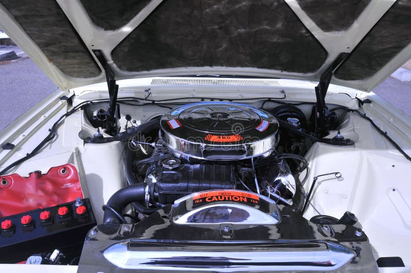 390 C.I. V-8 Engine for 1962 Ford Thunderbird Stock Photo - Image of ...