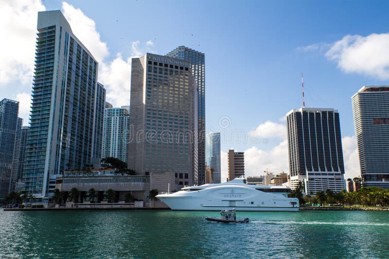 Le centre ville de Miami image stock. Image du miami - 48476413