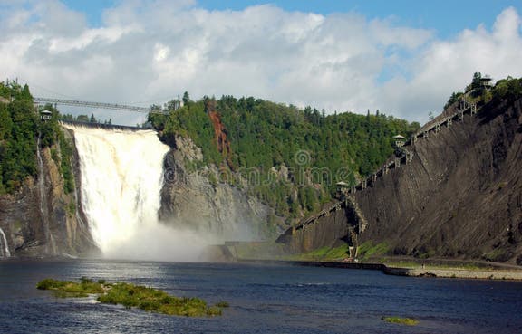 Caídas De Montmorancy, Quebec Foto de archivo - Imagen de desciende ...