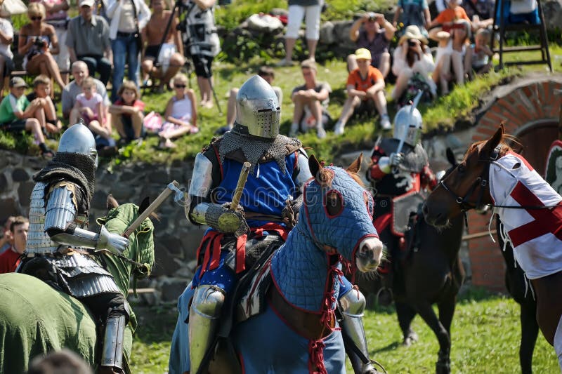 Caballeros Que Luchan a Caballo Fotografía editorial - Imagen de ...