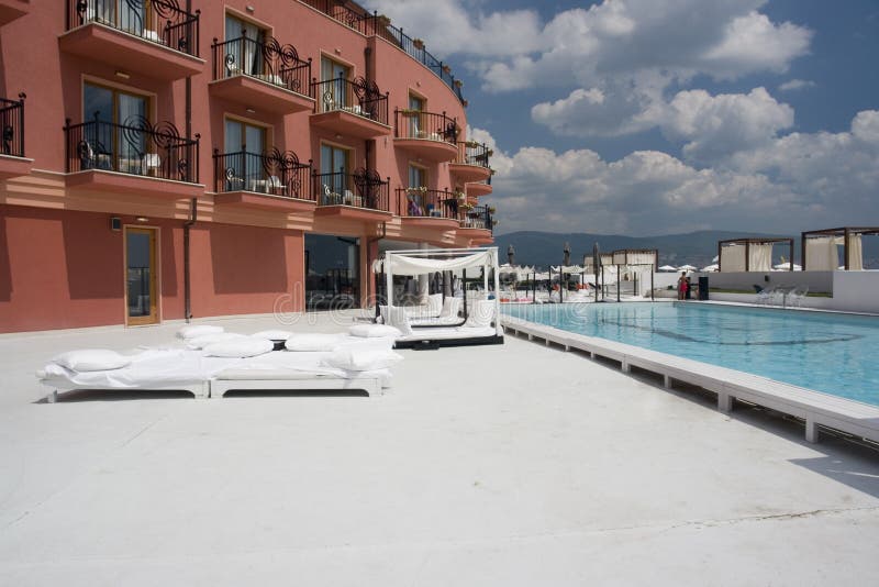 Cabanas E Salas De Estar Do Poolside Foto de Stock - Imagem de recurso ...