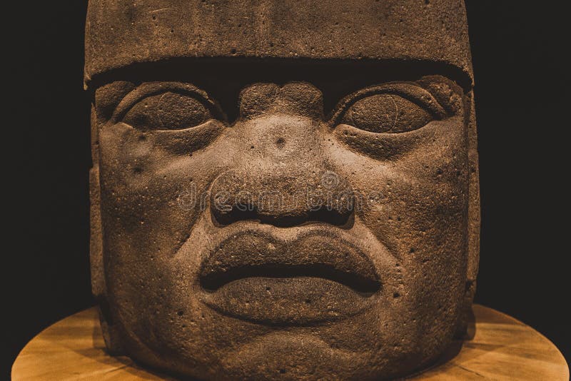 Cabeza Colosal 4 De Olmec Cerca Del Museo De La Historia Natural Imagen ...