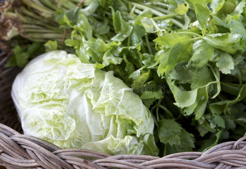 Cabeza de la lechuga imagen de archivo. Imagen de planta - 35354141