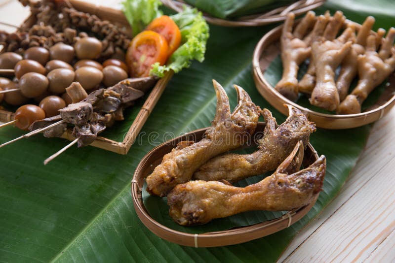 Cabeza del pollo frita foto de archivo. Imagen de java - 121307162