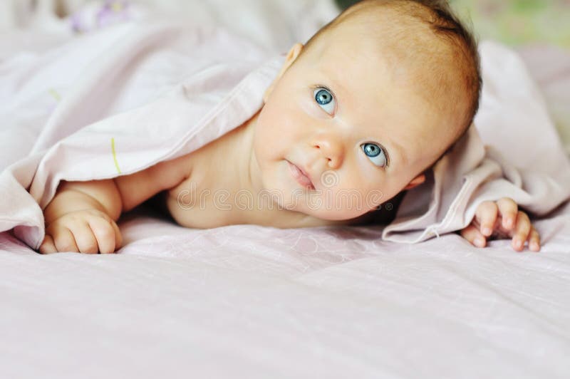 Cabeza pesada foto de archivo. Imagen de rosa, familia - 30511274