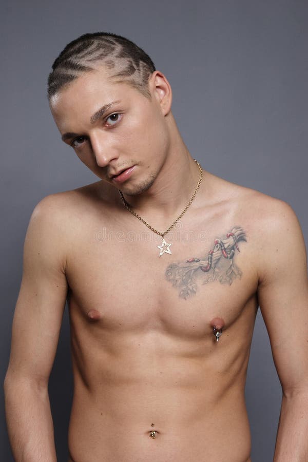 Cabeza rapada foto de archivo. Imagen de haircut, fondo - 8264188