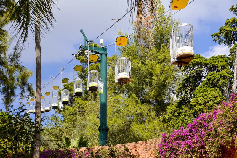 Cabina Di Funivia Allo Zoo Di Lisbona Fotografia Stock Editoriale ...